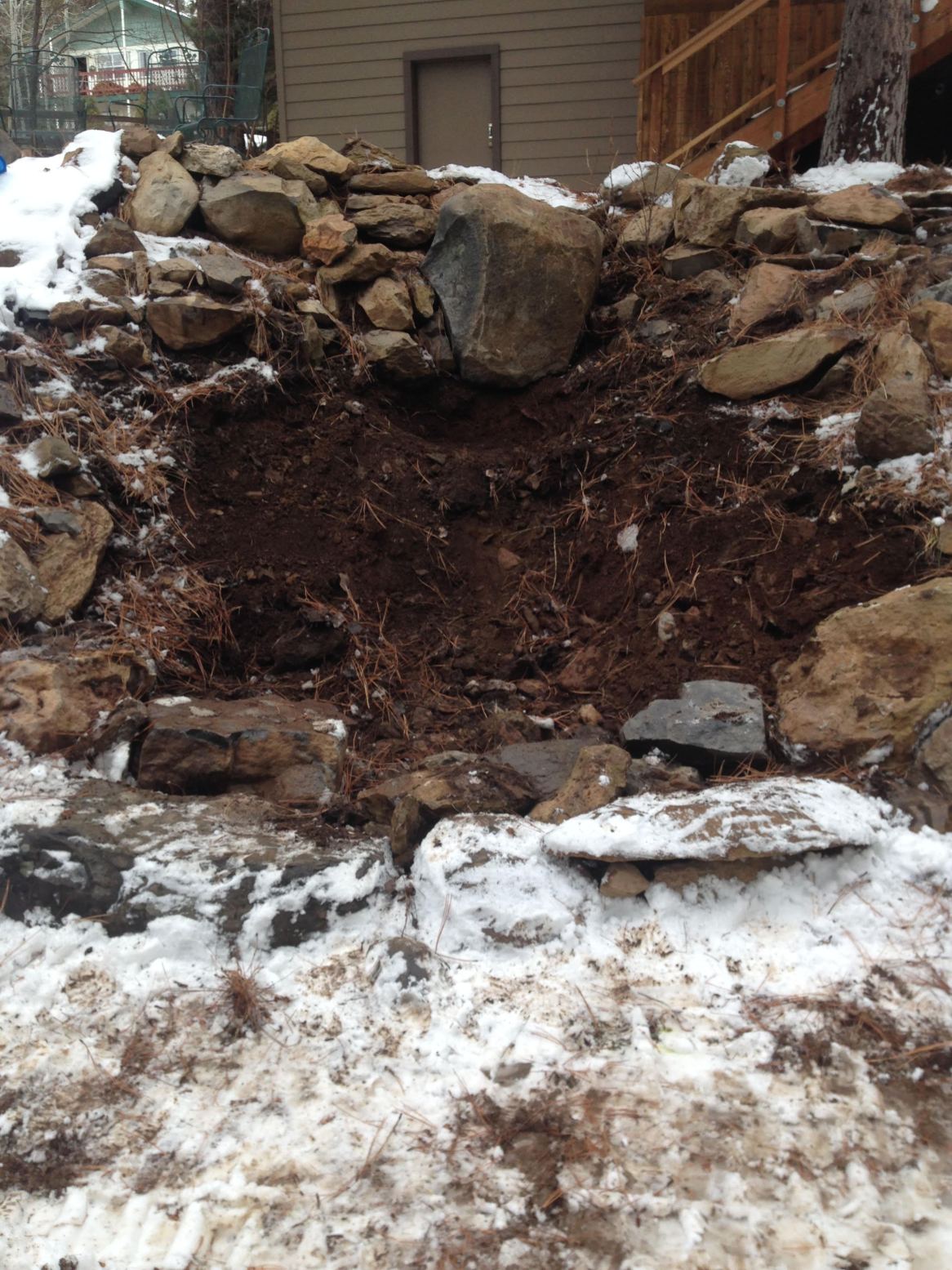 Glenshire Truckee Retaining Wall with Dry Water Feature